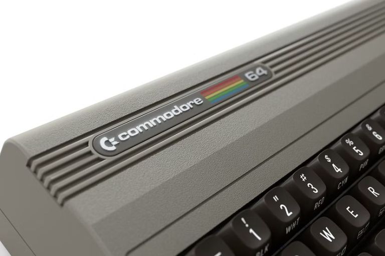 Commodore 64 Ultimate vs. TheC64 Maxi – Comparison – The Universe of ...